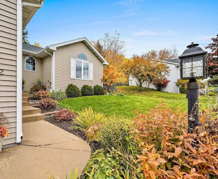 Charming House 3 Mi To Lambeau - Green Bay, WI