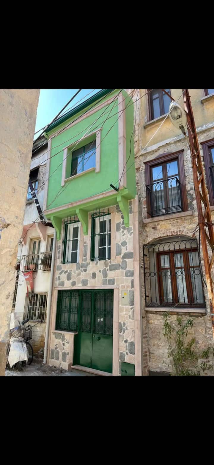 Cross House Tarihi Rum Evi 3 Katlı Ve Avlulu - Ayvalık