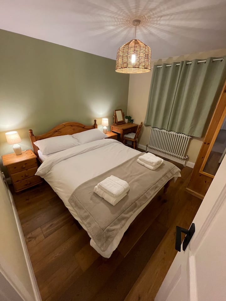 Comfy Double Bedroom - Short Walk To Nddh - Barnstaple