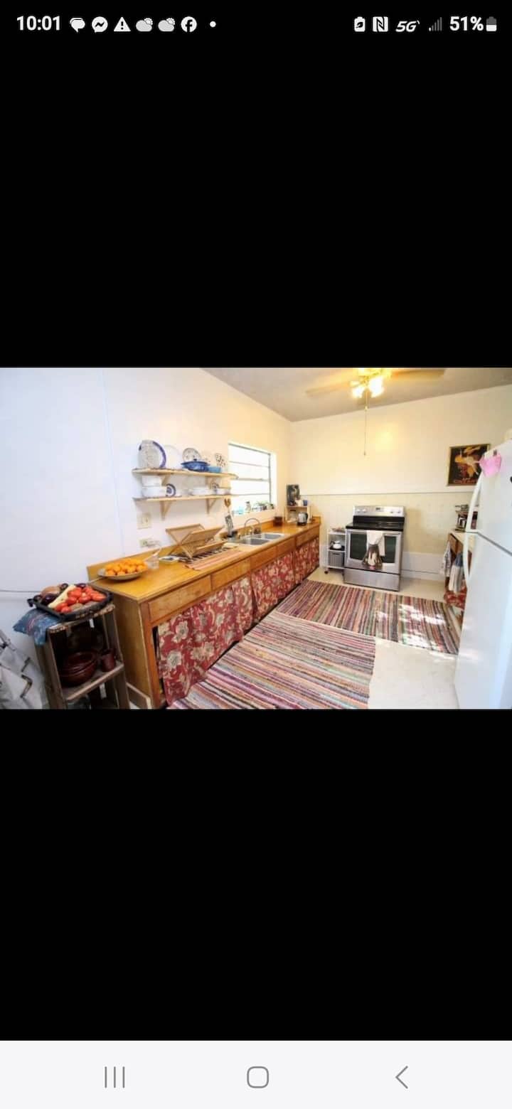 Pet/horse Friendly Farmhouse - Near Many Springs! - Florida