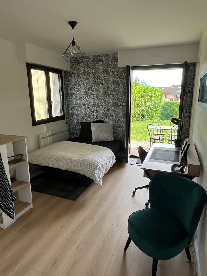 Studio Avec Terrasse Et Jardin Proche Lac - Sévrier