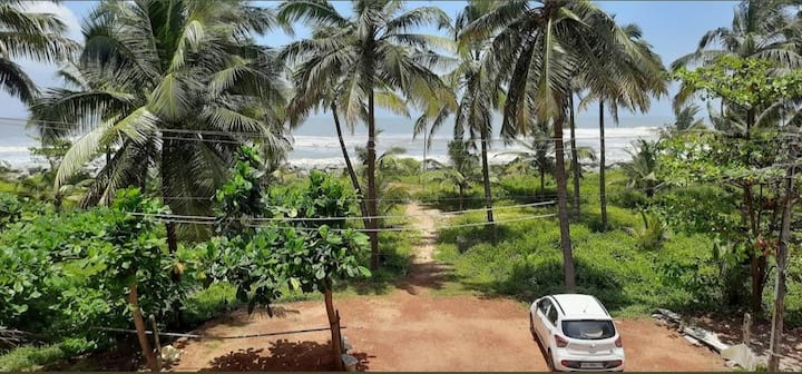 Beachfront Clean Ac Room In Panambur, Mangalore - Mangaluru