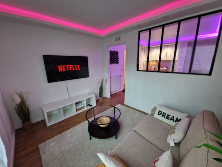 Logement Moderne Ambiance Led Personnalisable - Garges-lès-Gonesse