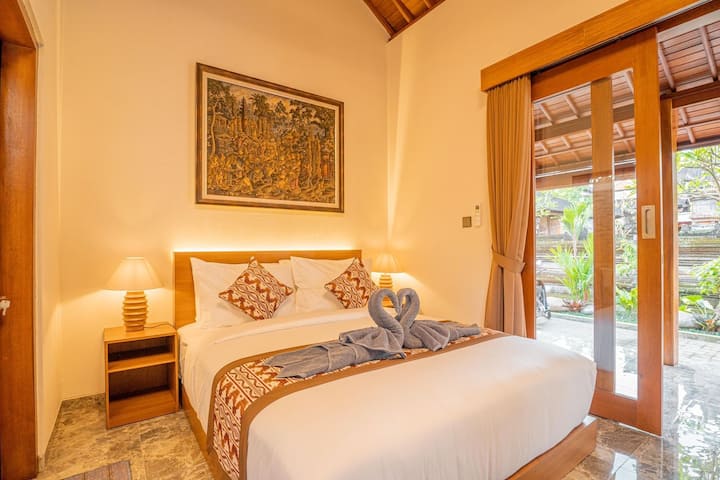 Luxurious Guest House By Vadiana - Indonesia