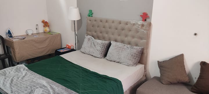Zimmer In Einer Ruhigen Wohnung . Nah Von Rabat - Salé