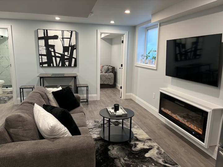 Private Bright Immaculate Two Bedroom Duplex - Chicopee