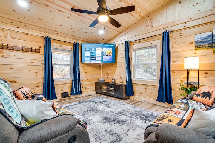 Secluded Cabin - Hot Tub - Fire Pit - Game Room! - Shenandoah, VA
