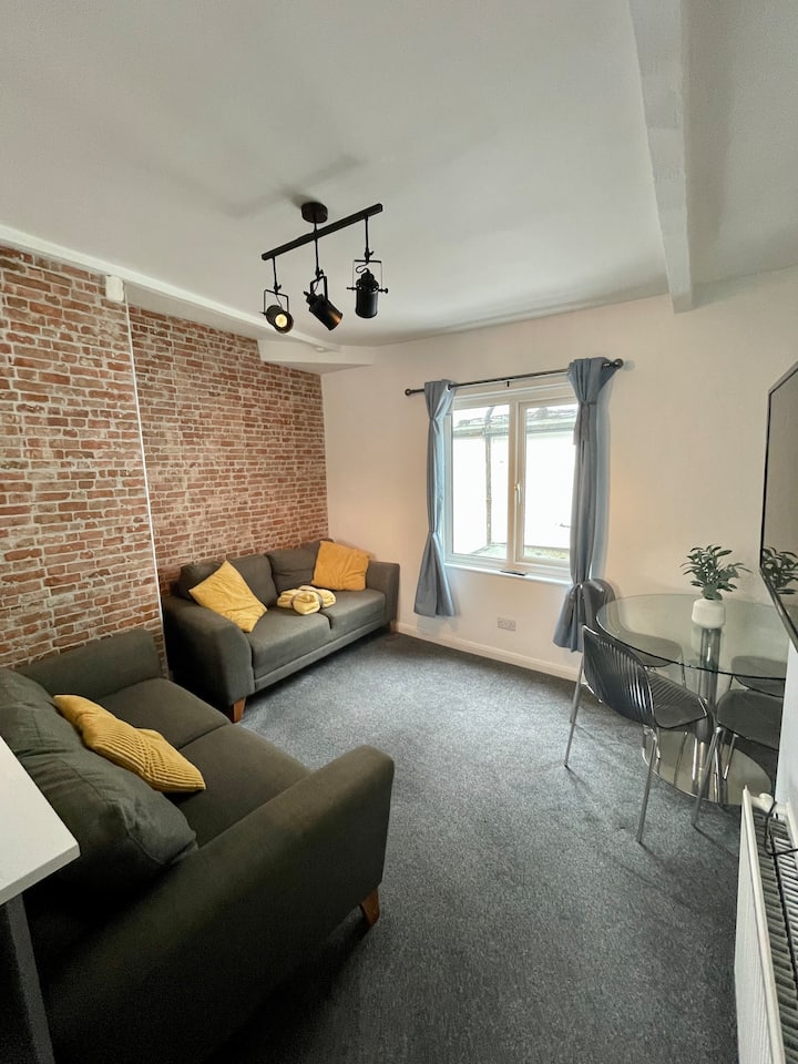Modernised 2 Bed Apartment - Exeter