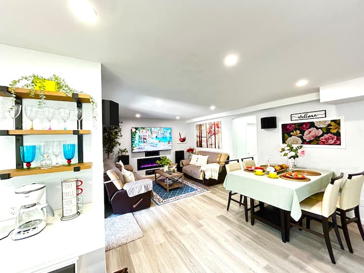 Spacious Private Suite With Comfortable Bed! - Surrey