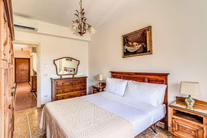 Piramide Retreat - Walk To Trastevere - Italy