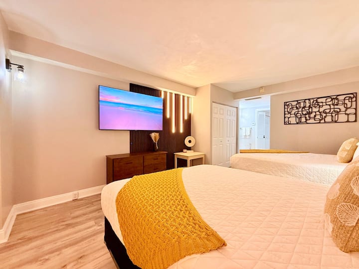 Newly Renovated Oceanfront 1br | Pool & Beach - Ormond Beach, FL