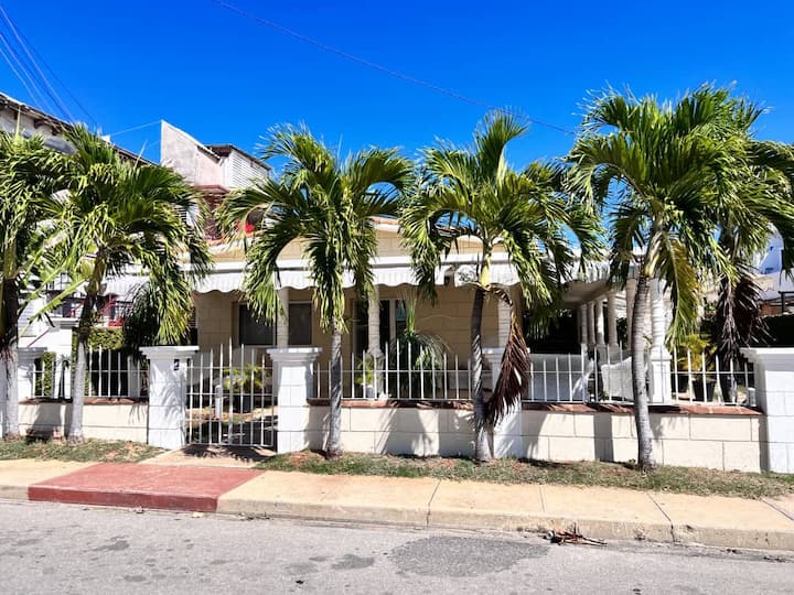 House For Up To 8 In Varadero - Varadero