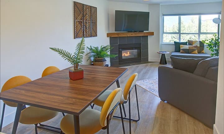 Whistler Village L Hot Tub L Sleeps 5 | Parking - Whistler Blackcomb