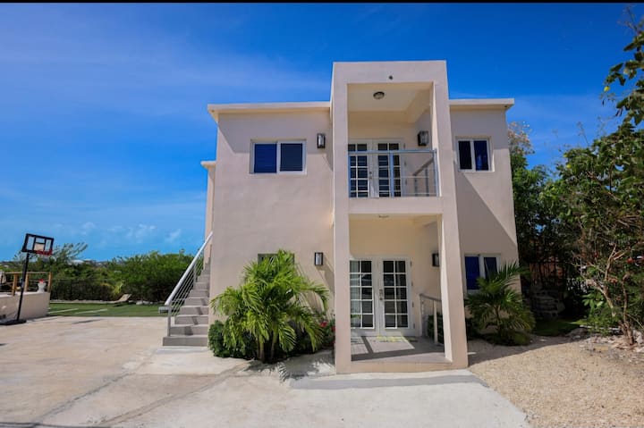 Ocean Seacret Views/gated & Pool - Turks and Caicos Islands