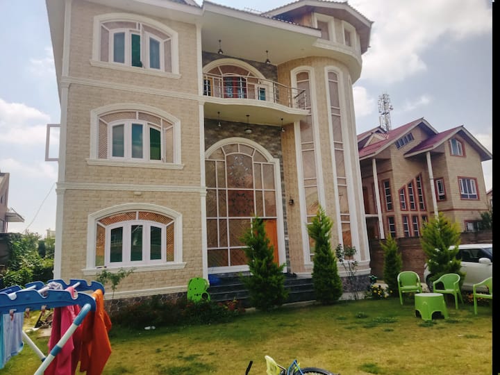 Comfort Zone : 2 Rooms/3beds Independent Flat - Srinagar