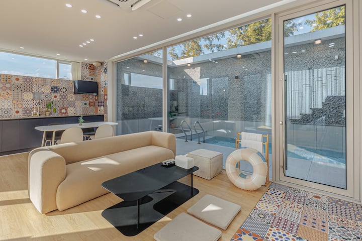 스테이13월/5-실내바베큐그릴,온수풀장,프라이빗,신축독채풀빌라,보문단지5분 황리단길15분 - Gyeongju-si