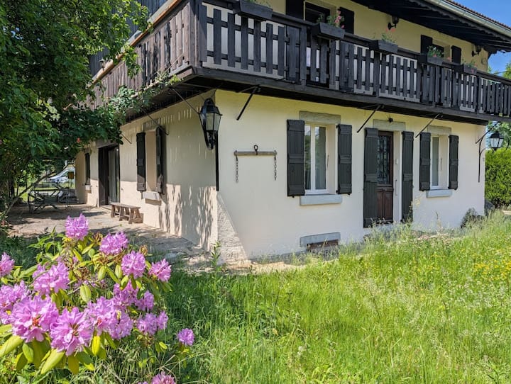 3* Rated 3 Bed Apt, Sleeps 7 - Parking And Garden - Sallanches