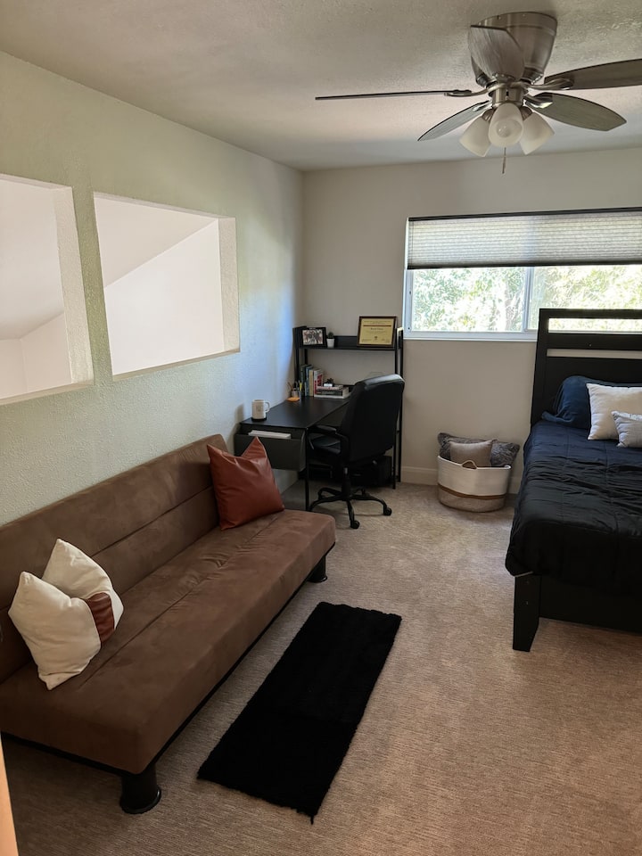 Comfy Country Grammar House - Davis, CA