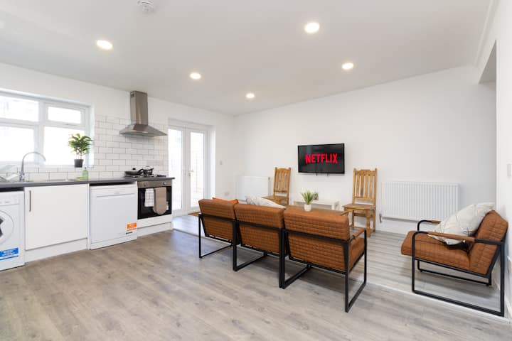 Central 6br, Ideal For Groups, Parking, Modern - Warwickshire