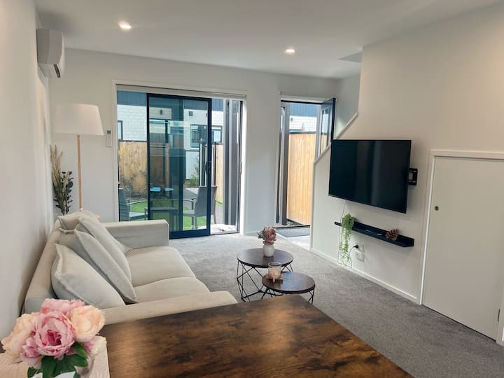 Modern 2bed 2bath In City Centre - Governors Bay
