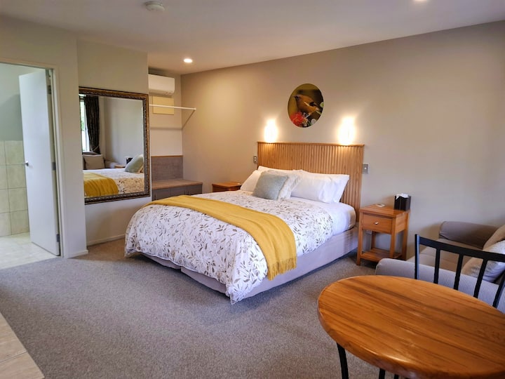 Breakfast - King Studio - Kitchenette - Bathroom - 테아나우