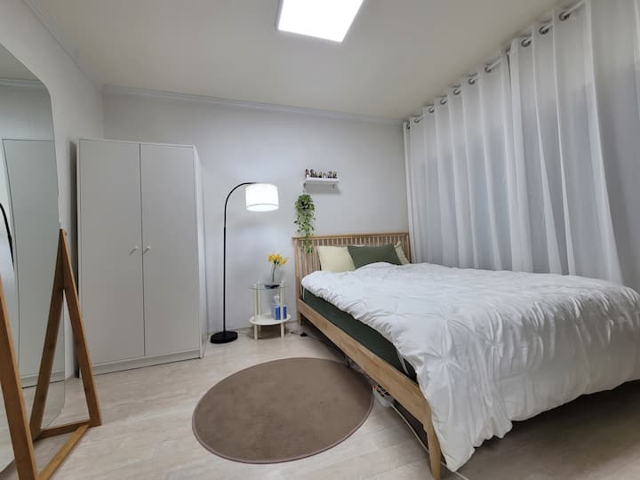 해운대
 *다시 꿈꾸다*
(무료주차/애완견동반/냉온정수기/Ott 제공) - Busan