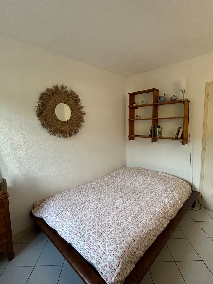 Au Pied De La Citadelle. - Besançon