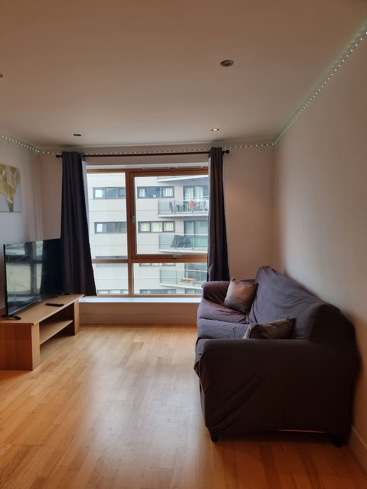 Modern Apartment By Leeds Dock - Leeds