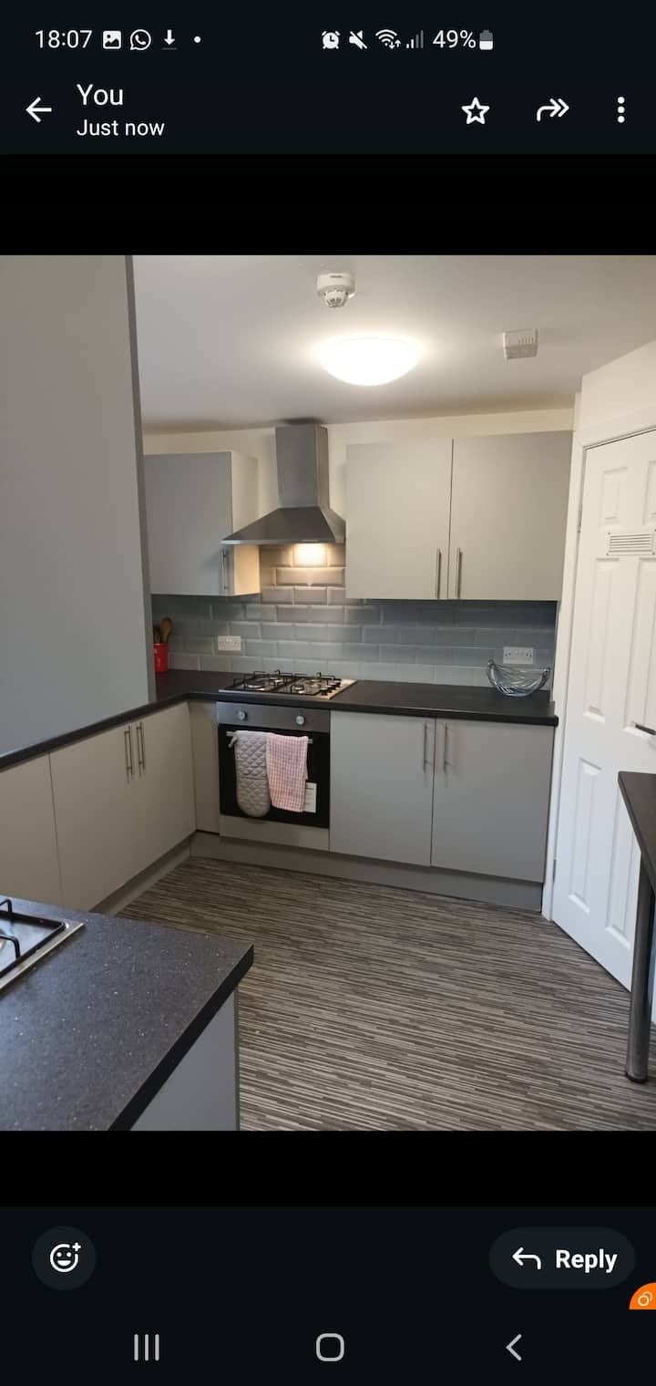 Royal 6 Triple Off-suite Room, Kelty Fife - Kinross