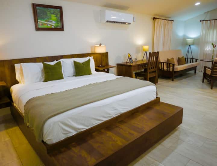 Roaring River Resort: King Suite - Belmopan