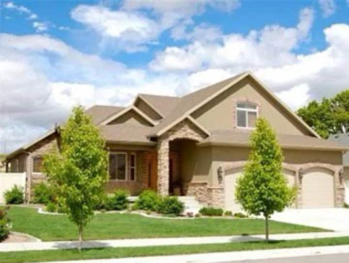 4 Bedroom Home In South Jordan - West Jordan