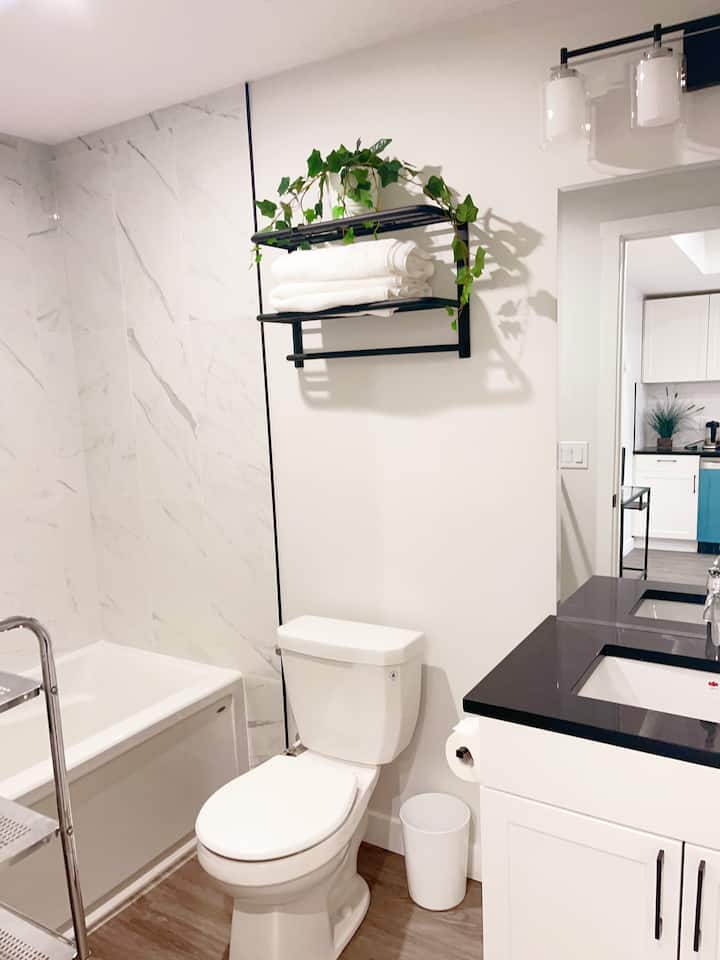 Legal Walkout Guest Suite Nw Edm - St. Albert