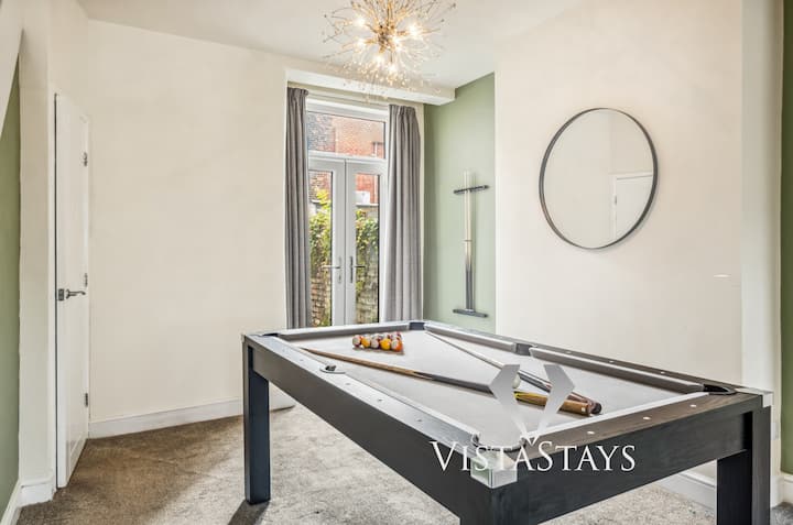 Save 10%! Weekend Stay | Pool Table & Ps4 - Manchester