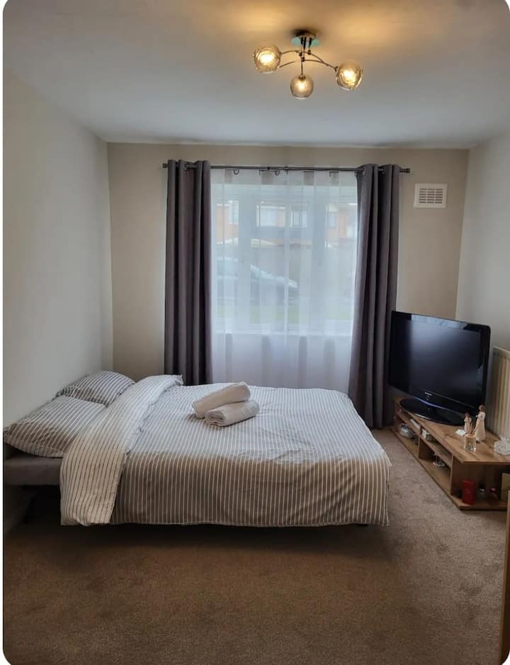 Large Room In A Groundfloor Flat - Worcester