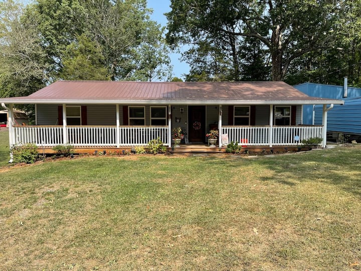 Blue Friday Bungalow - Johnson City, TN