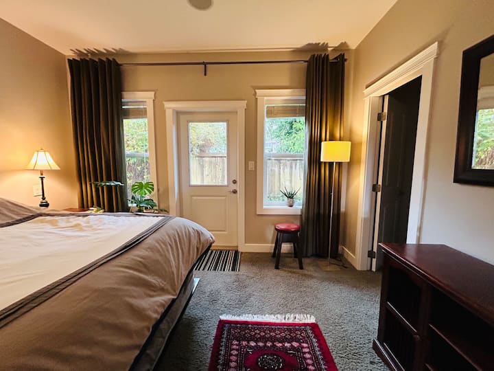 Lux Guest Suite W Attached Bath 5min To Waterfront - Sooke