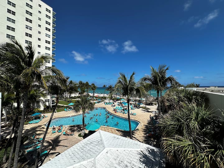 Private Ocean View Balcony Condo - Hollywood, FL