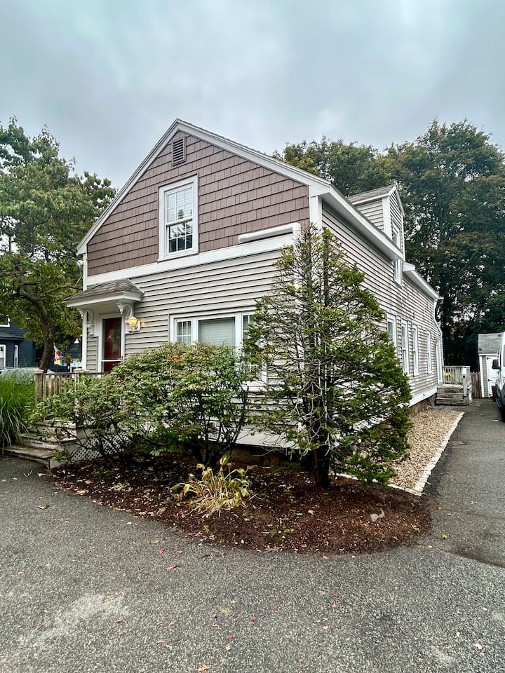 Essex Street Home - Hamilton, MA