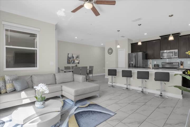 4 Bd/ 3 Ba/ Storey Lake (2885 Sim) - Lake Buena Vista, FL