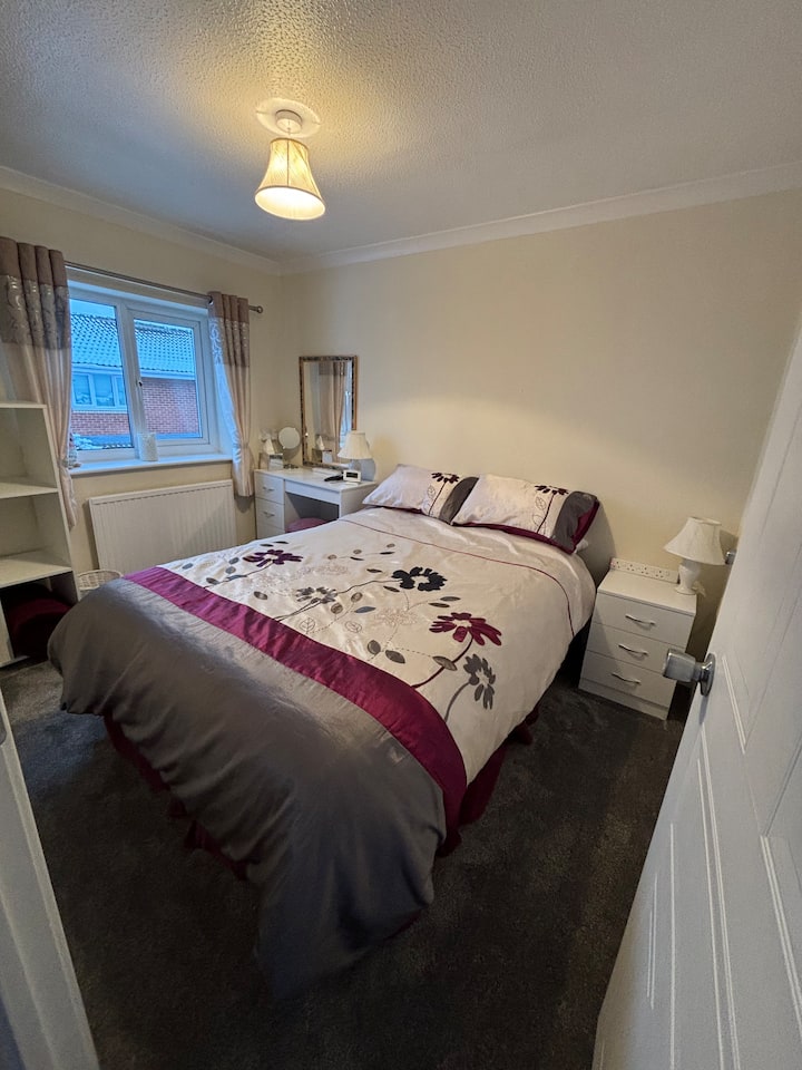 1. Double Bedroom Spacious Home With Tv And Wifi - Leeds