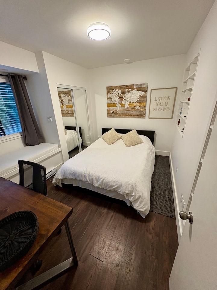 Guesthouse In North Vancouver - West Vancouver