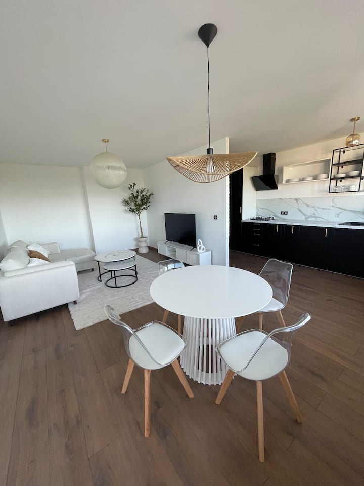 Chambre « Topaze » Meublée, Proche Douane. - Annemasse