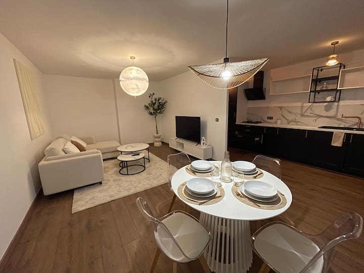 Chambre « Topaze » Meublée, Proche Douane. - Gaillard
