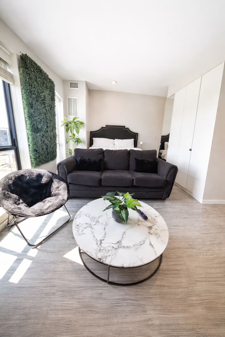 Urban Jungle Retreat - Des Moines, IA