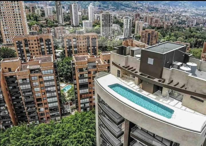 Piso Alto Con Vista El Poblado - Medellín
