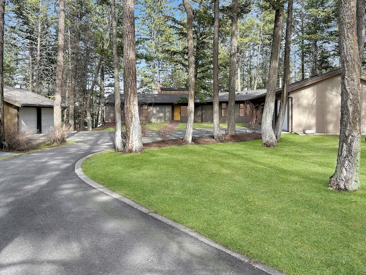 Sanctreeary - Spacious & Quiet 2 Bedroom Suite - Williams Lake