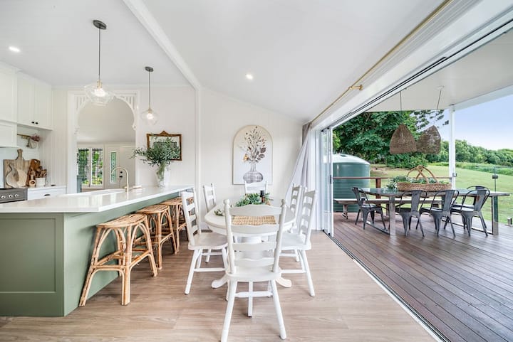 Secluded Queenslander On 37 Acres + Stunning Views - Gympie