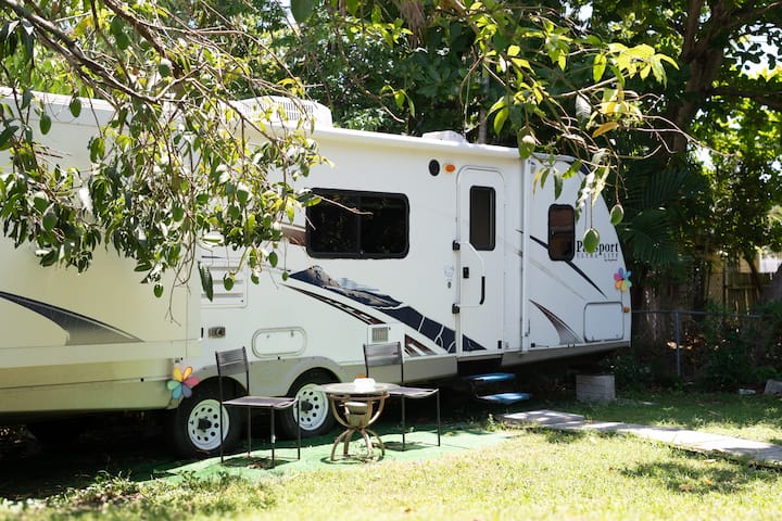 Cozy Miami Rv•close To Stadium, Wynwood & Airport - Miami, FL