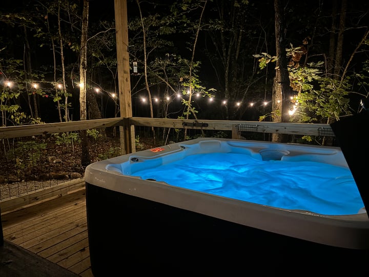 Mountain Mist - Hot Tub & King Bed W/ Fire Pit - Monteagle, TN