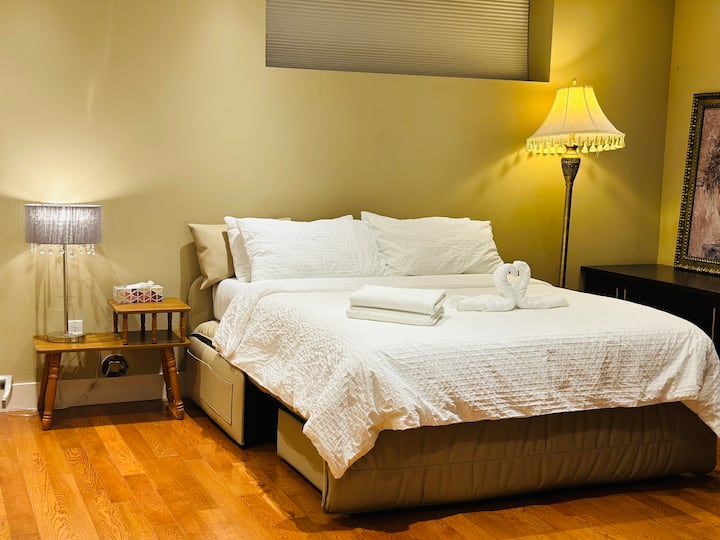2 Bed Suite With Kitchenette - Vancouver